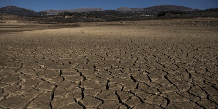UN: Droughts, less water in Europe as warming wrecks crops - Egyptian ...