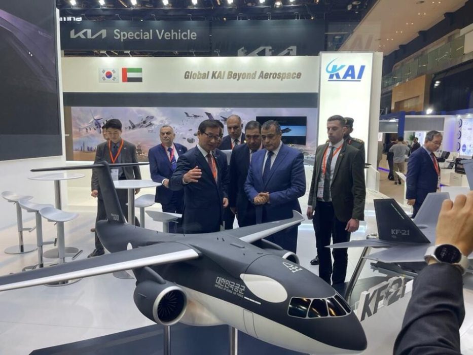 Military production min. inspects IDEX 2023 pavilions - Egyptian Gazette