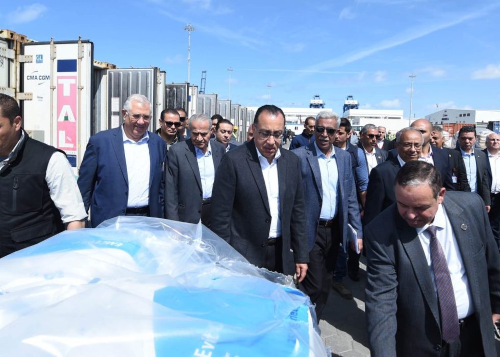PM starts tour of factory of artificial silk, polyester in Kafr el ...